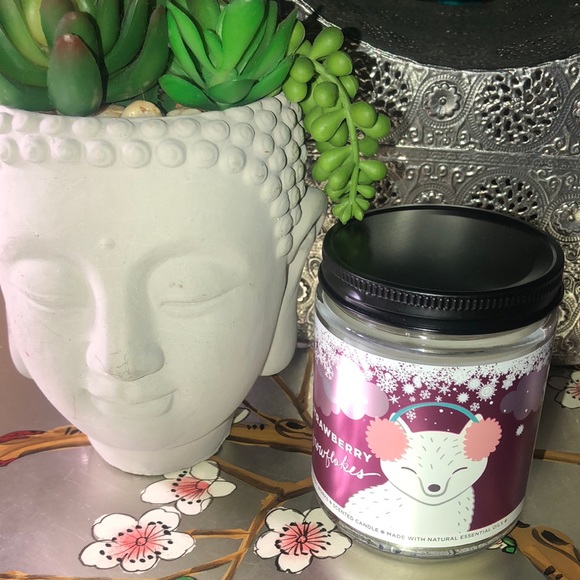 Bath & Body Works | Accents | Bath And Body Works Strawberry Snowflake ...